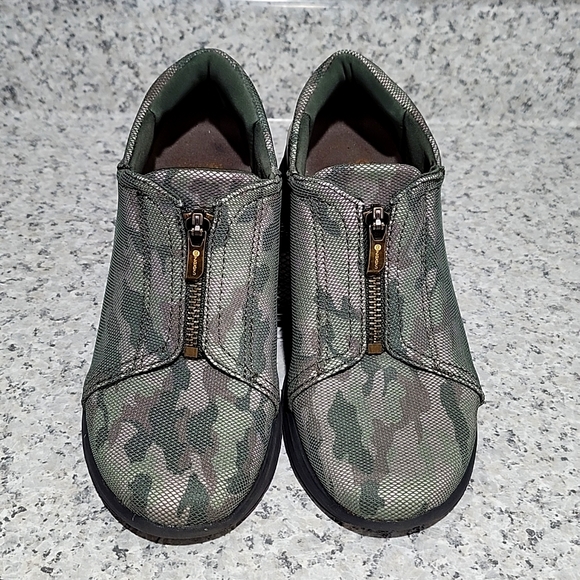 Bzees | Shoes | Bzees Zip Up Sneaker Shoe | Poshmark